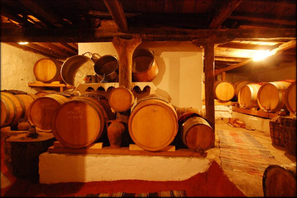 ΠΡΟΙΟΝΤΑ ΟΙΝΟΠΟΙΕΙΟΥ – Οινοποιείο